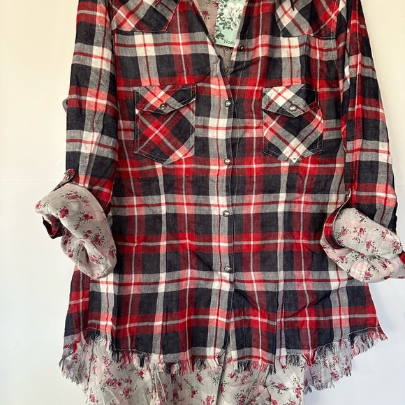 Nostalgia | Tops | Nostalgia Plaid Floral Button Up Shirt | Poshmark